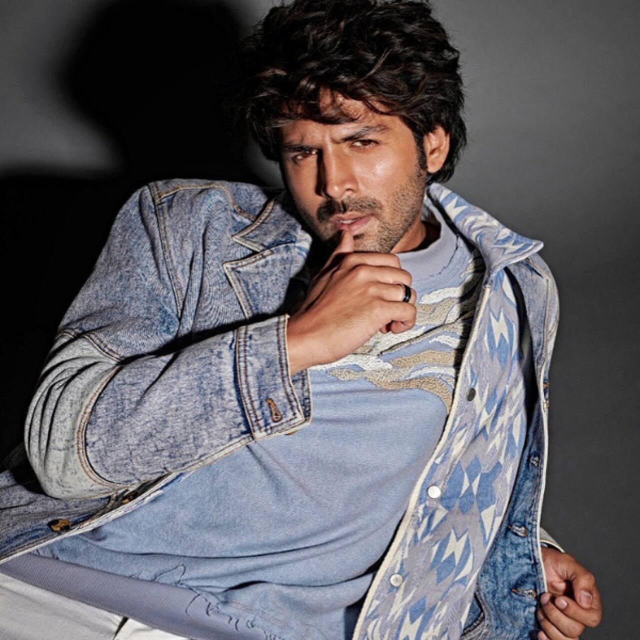 Akshay Kumar BEATS Kartik Aaryan, Shah Rukh Khan and other Bollywood ...