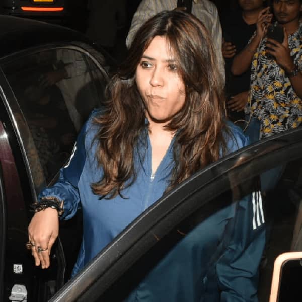 It's Awkward! Kartik Aaryan, Janhvi Kapoor, Ekta Kapoor and more celebs ...