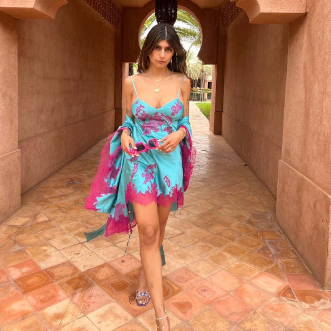 Ex Porn Star Mia Khalifa Hot Pictures Rocked Social Media Mia Was Seen Wearing Bikini एक्स