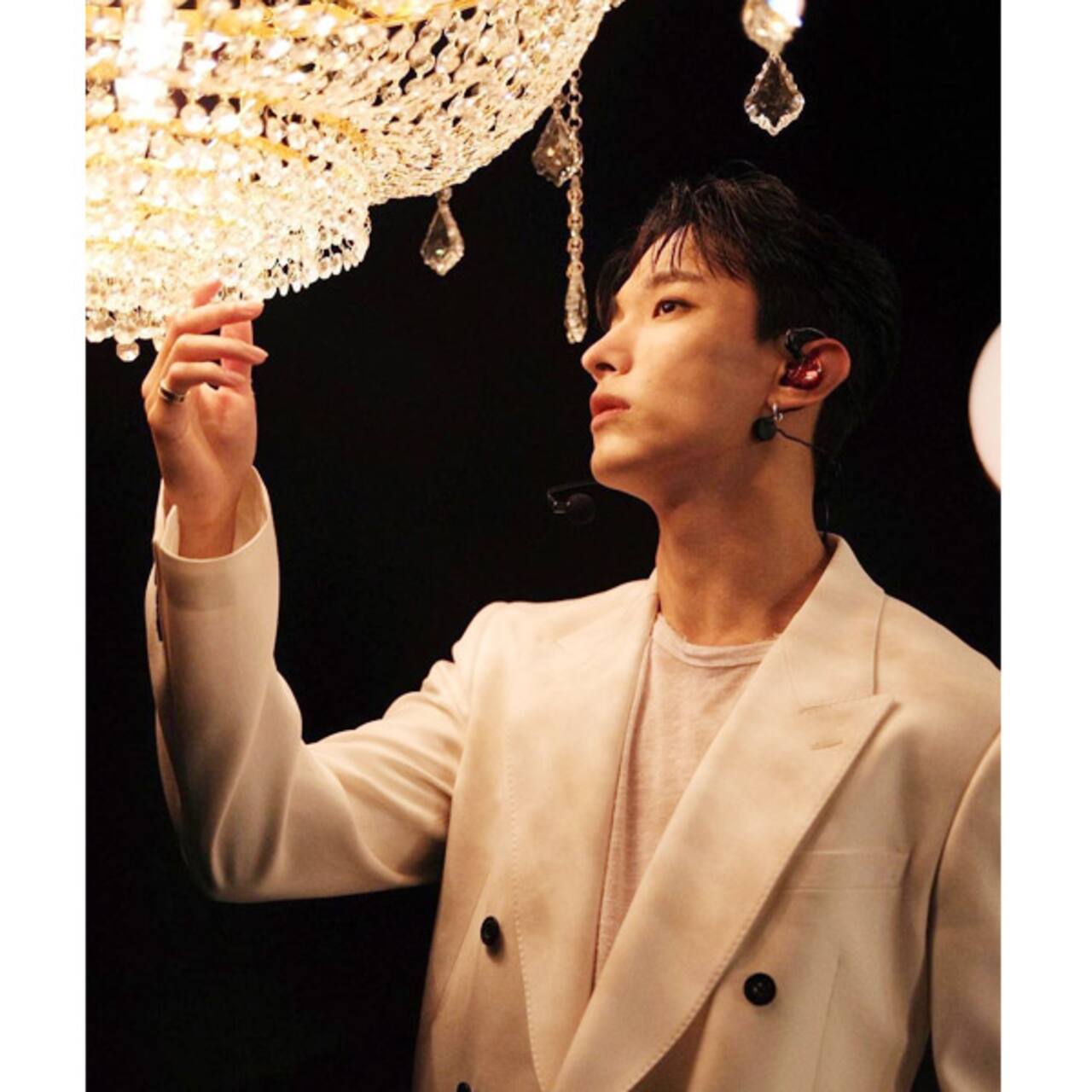 SEVENTEEN member DK aka Lee Seok-Min floors K-Pop fans with gorgeous ...