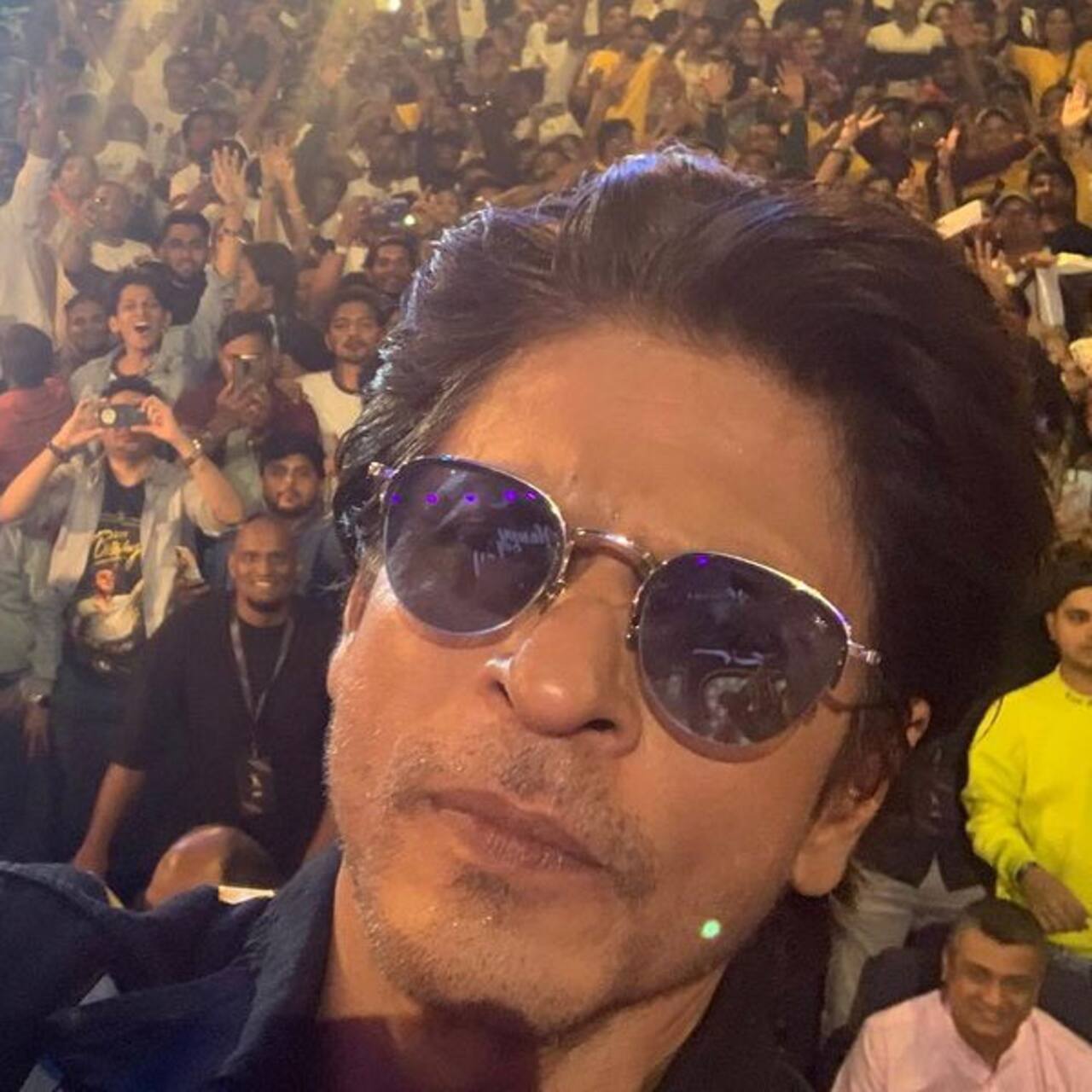 Shah Rukh Khan celebrates his 57th birthday with fans; THESE pictures ...
