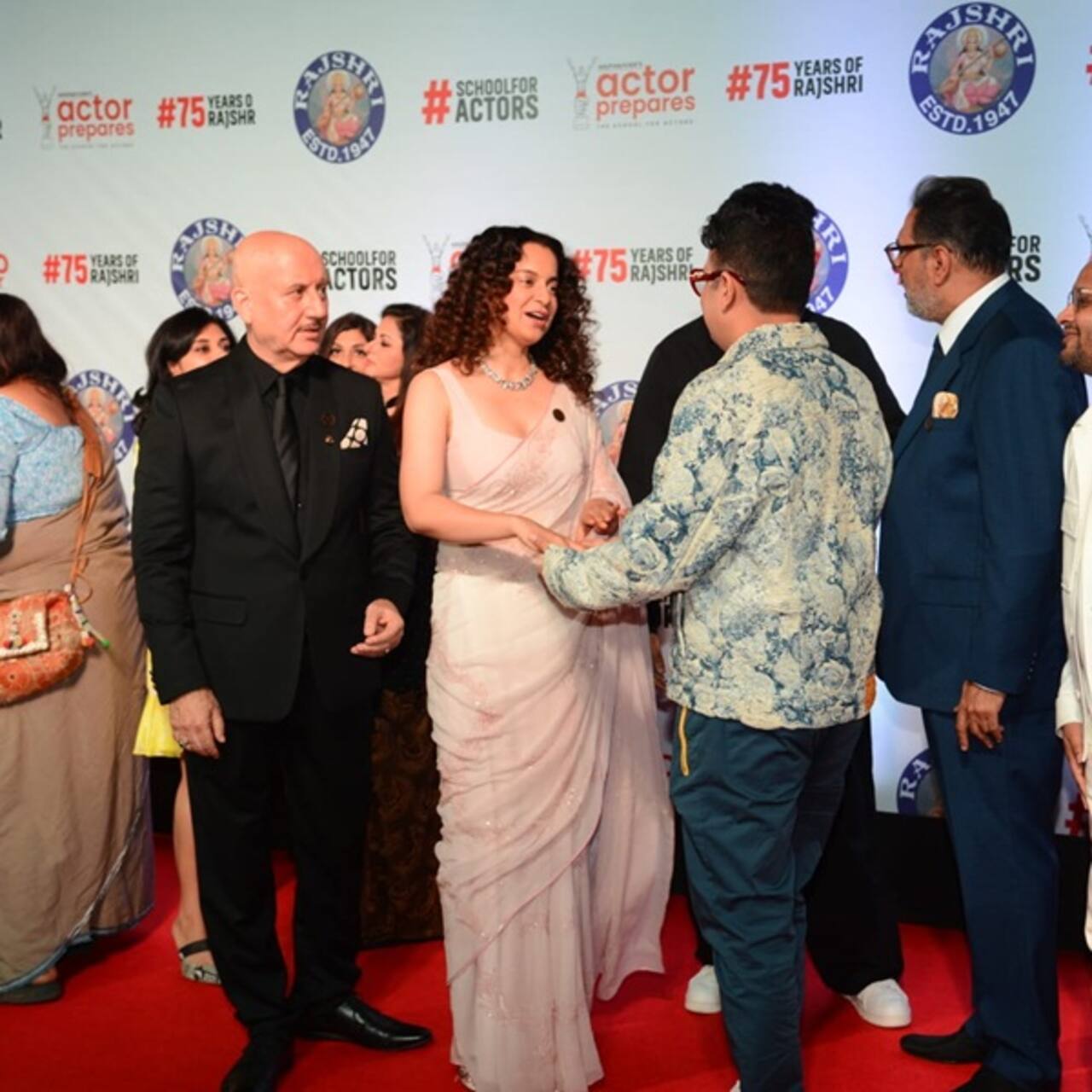 Uunchai special screening: Jaya Bachchan royally ignores Kangana Ranaut ... Uunchai special screening: Jaya Bachchan royally ignores Kangana Ranaut ...
