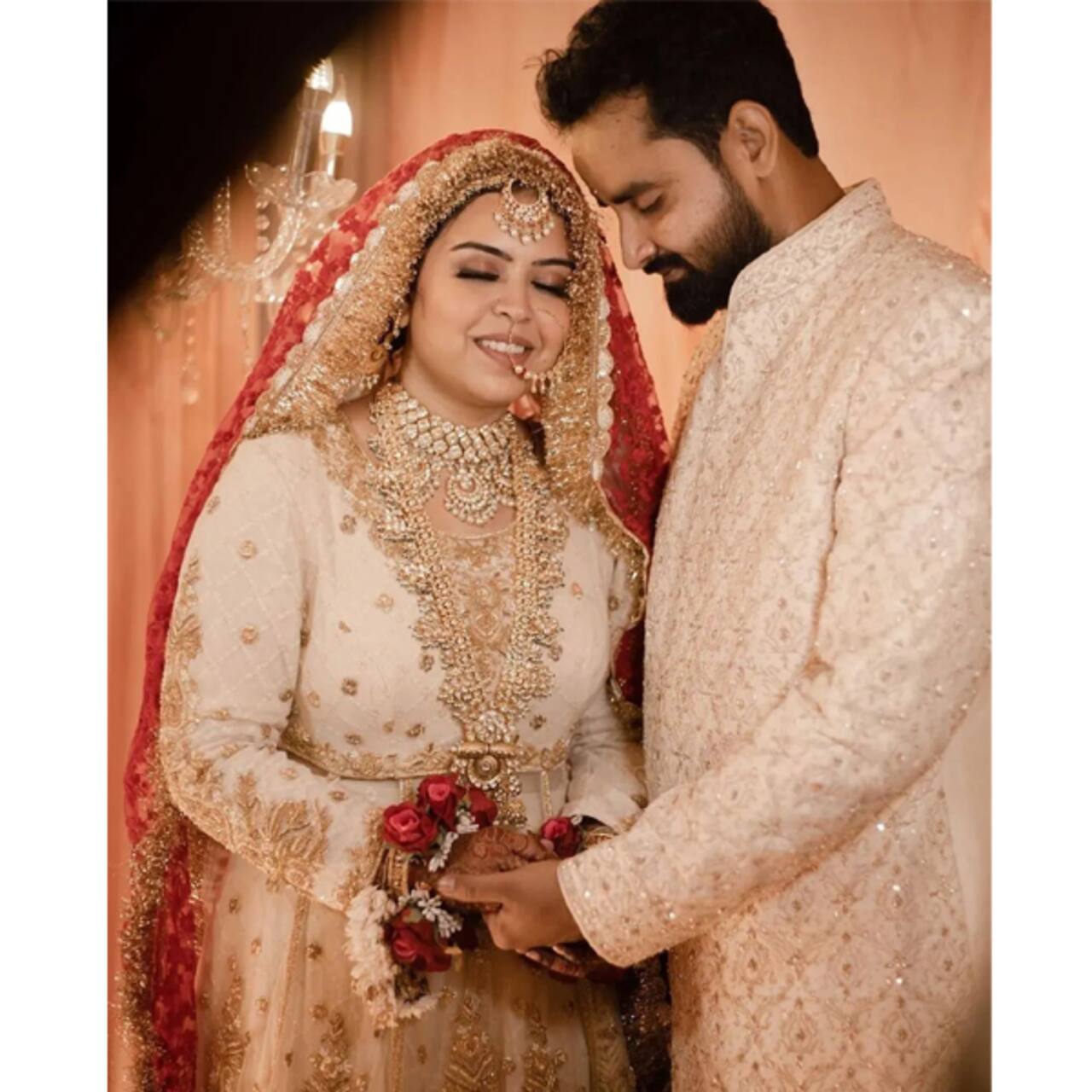 Saba Ibrahim Nikah Album- भाभी का हाथ थामकर निकाह करने पहुंचीं सबा ...