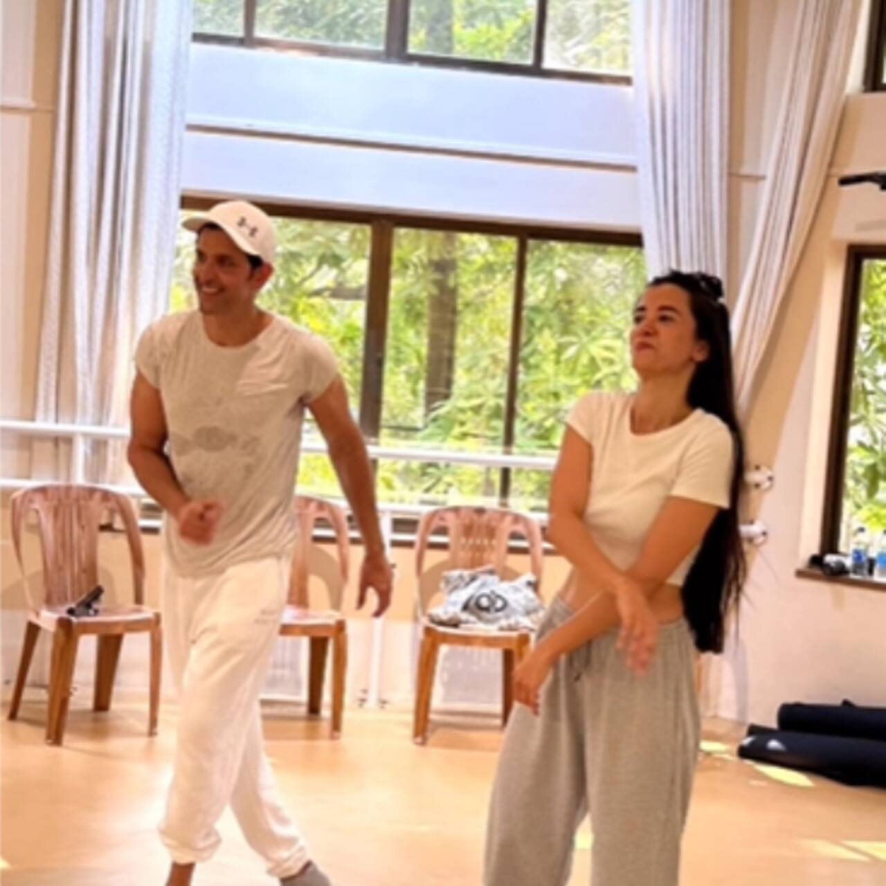 Saba Azad Spends Quality Time with boyfriend hrithik roshan on her ...