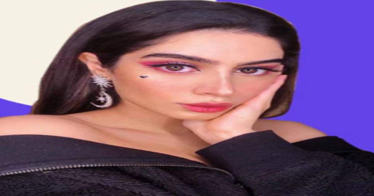 Khushi Kapoor's glamorous looks