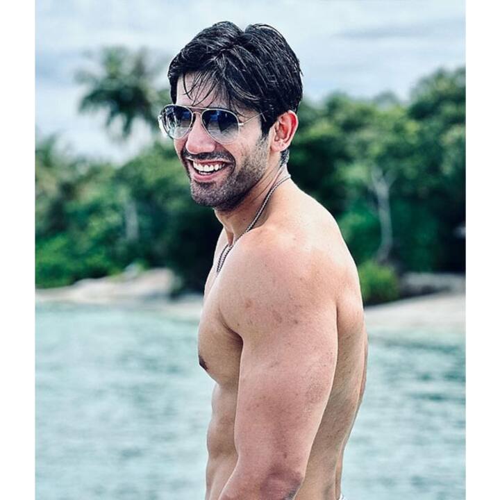 Varun Sood drops his super sizzling photos after ex Divya Agarwal gets ...