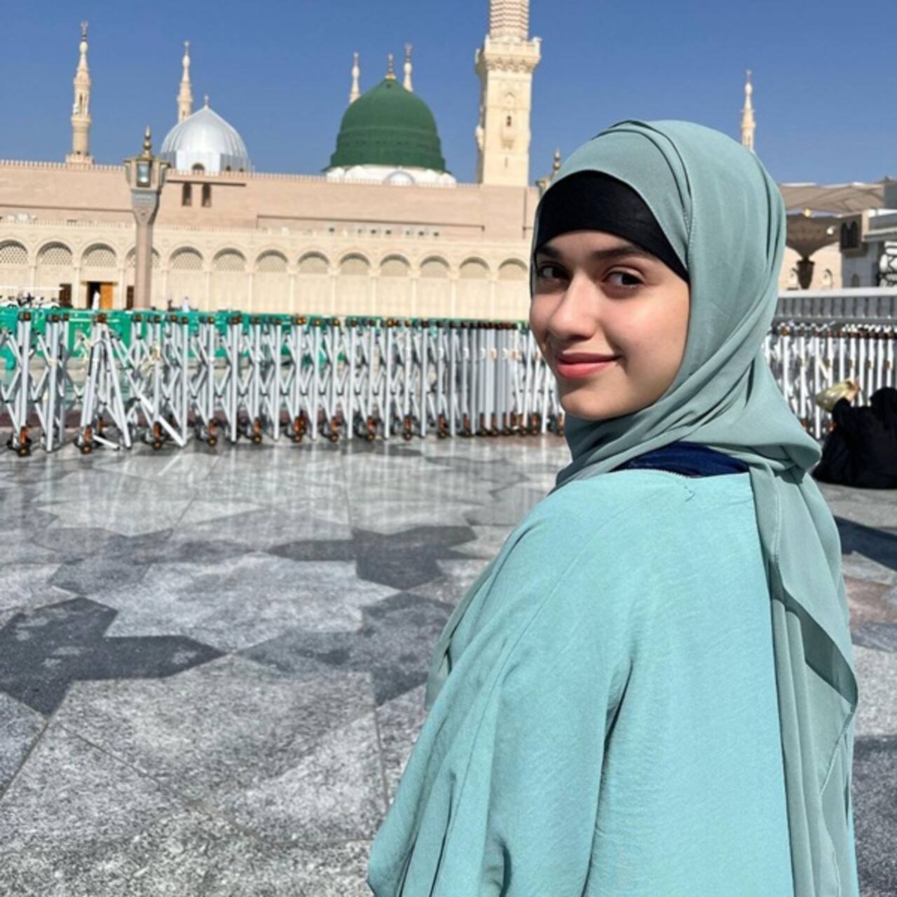 Jannat Zubair performs her first Umrah at Mecca with brother Ayaan ...