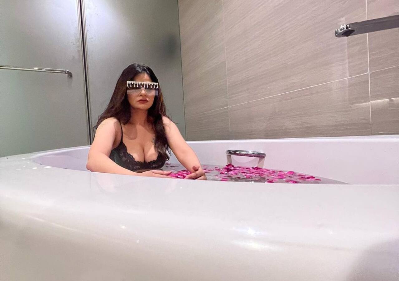 Abha Paul shared bikini photos from bathtub, 'Gandi Baat' fame actress Look Goes Viral - आभा पॉल ...