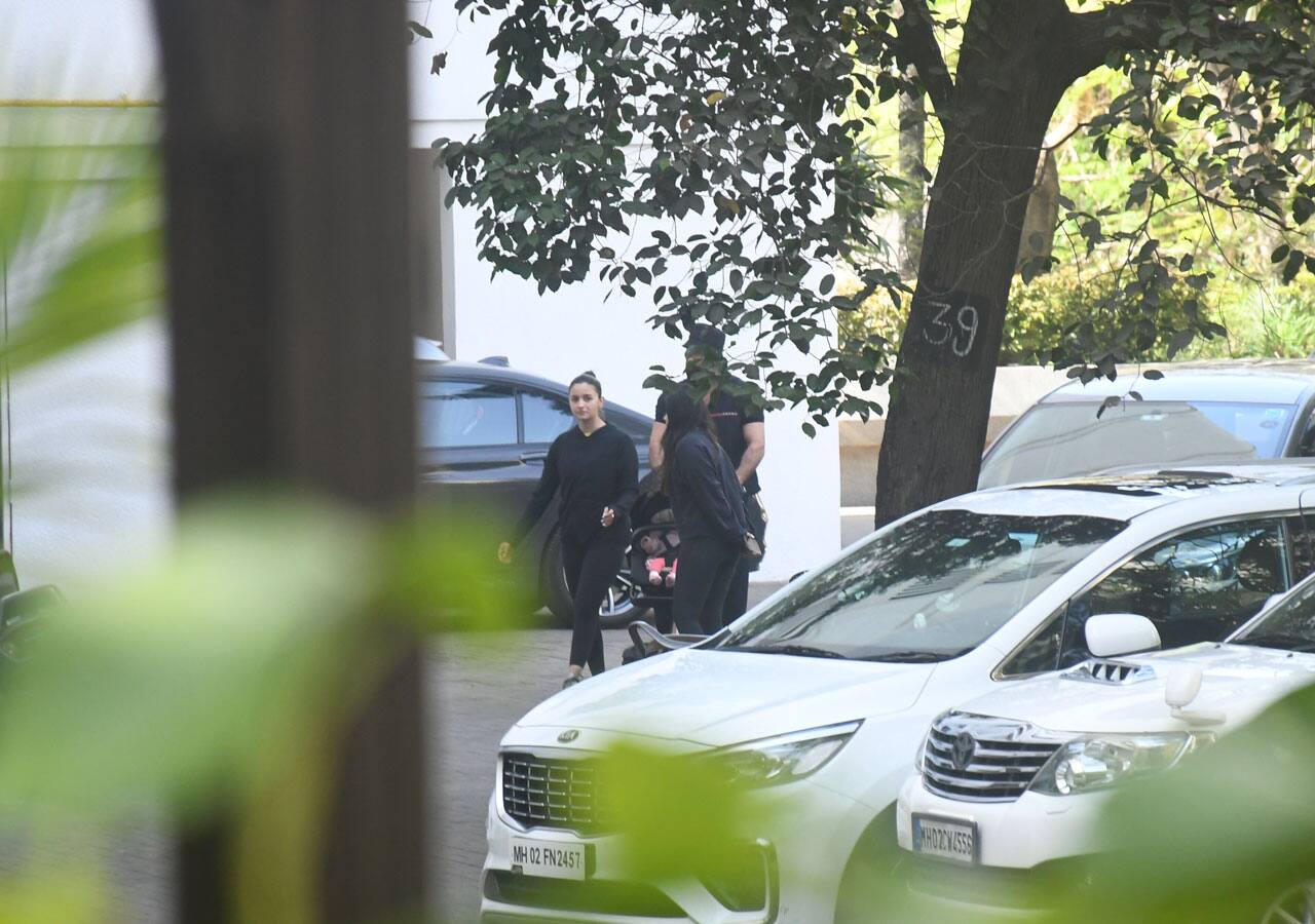 Alia Bhatt and Ranbir Kapoor take a walk with baby Raha Kapoor on a ...