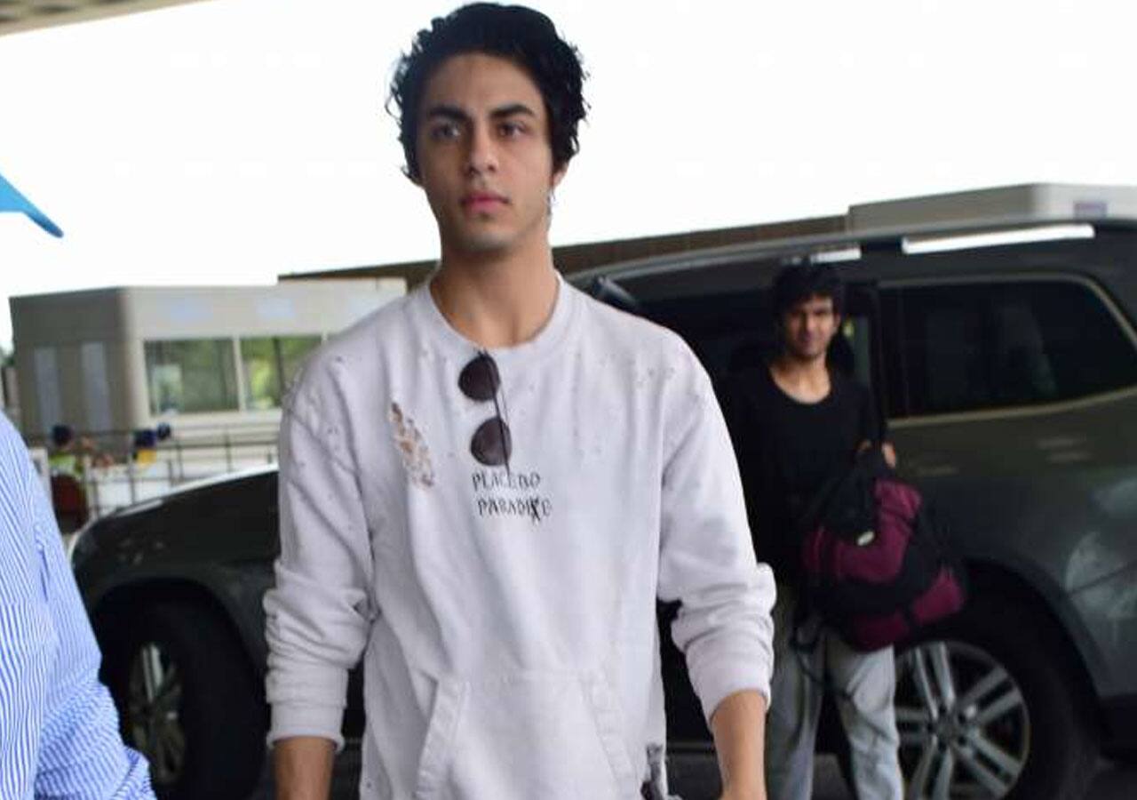 Why do Shah Rukh Khan's kids Aryan Khan and Suhana Khan IGNORE the paparazzi?