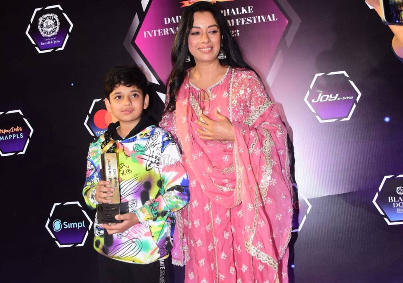 Anupama Star Rupali Ganguly Pose With Son Rudransh At Dada Saheb Phalke ...