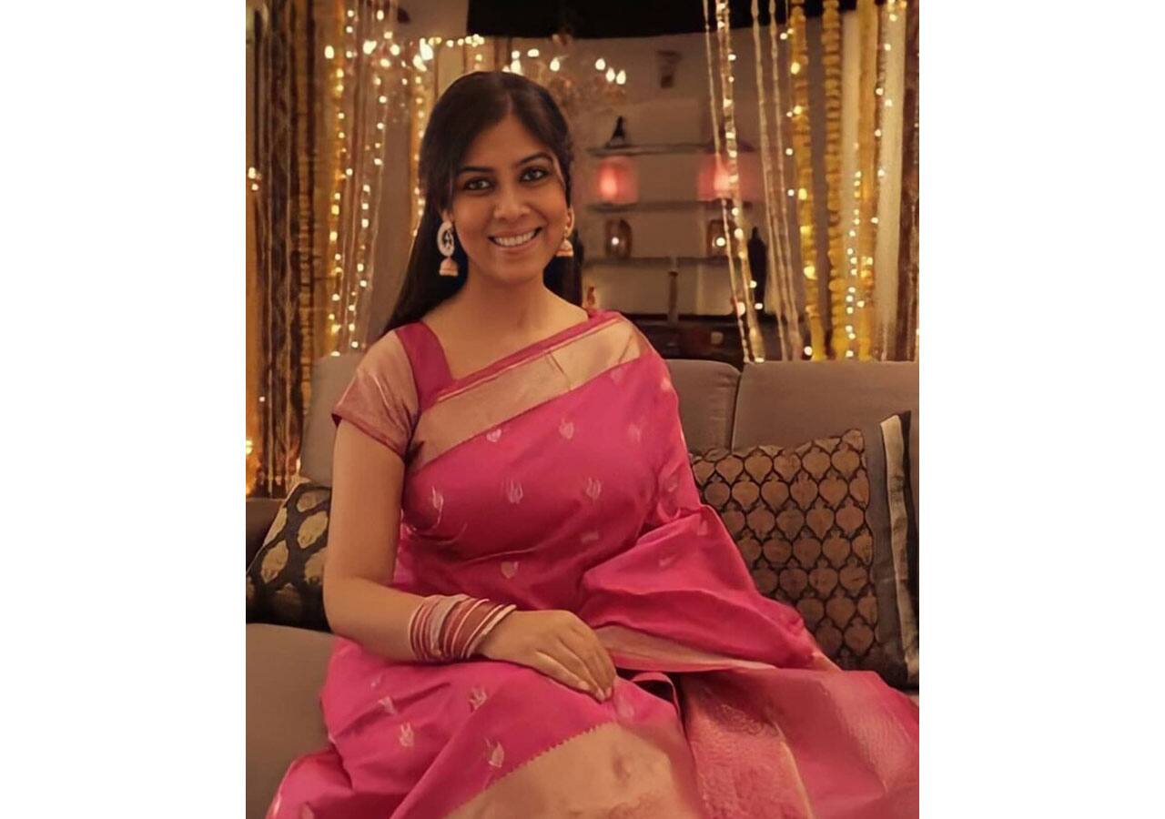 Bade Aache Lagte Hain Actress Sakshi tanwar adopted baby girl at age of ...