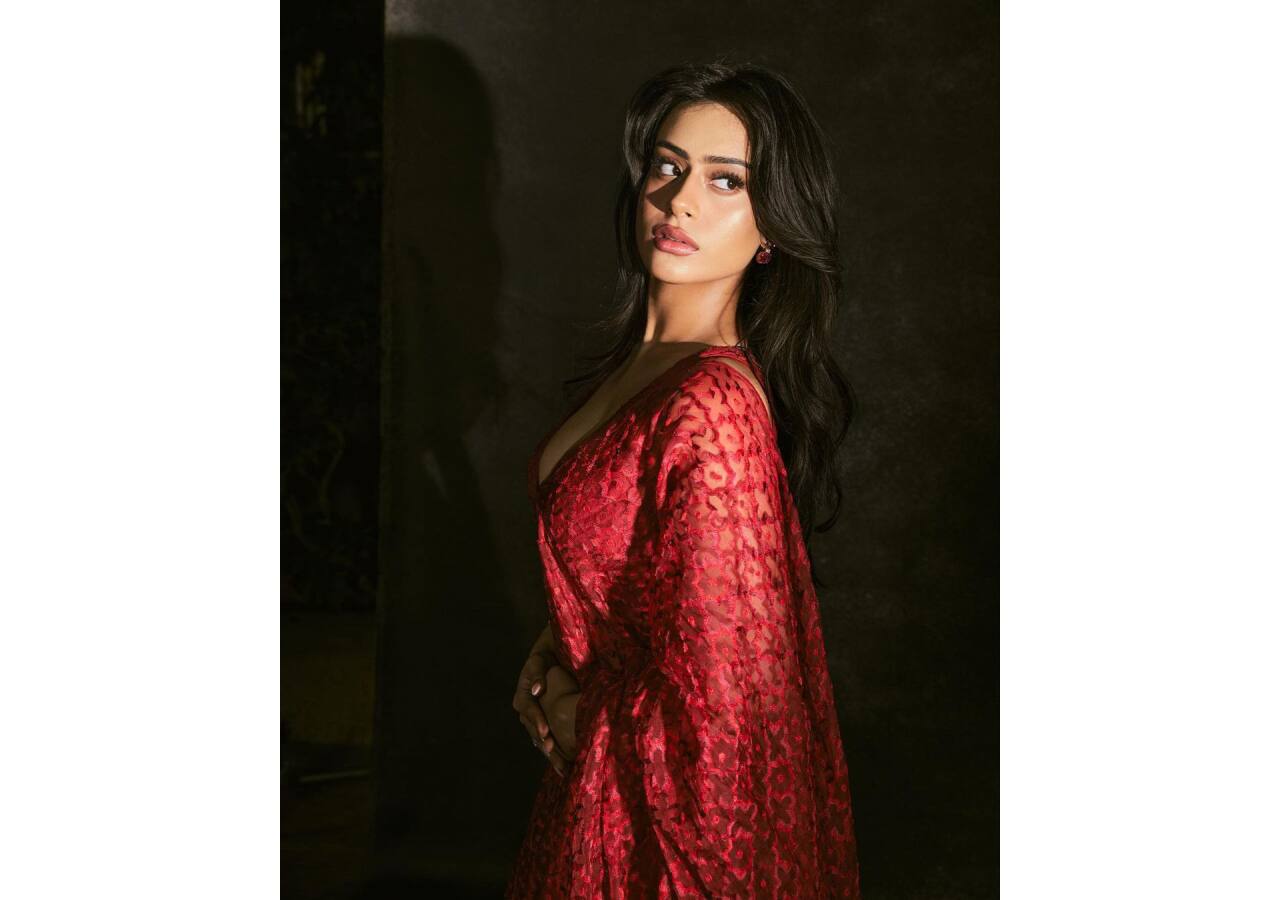 ajay devgn daughter nysa devgan looks stunning in red lehenga photos ...