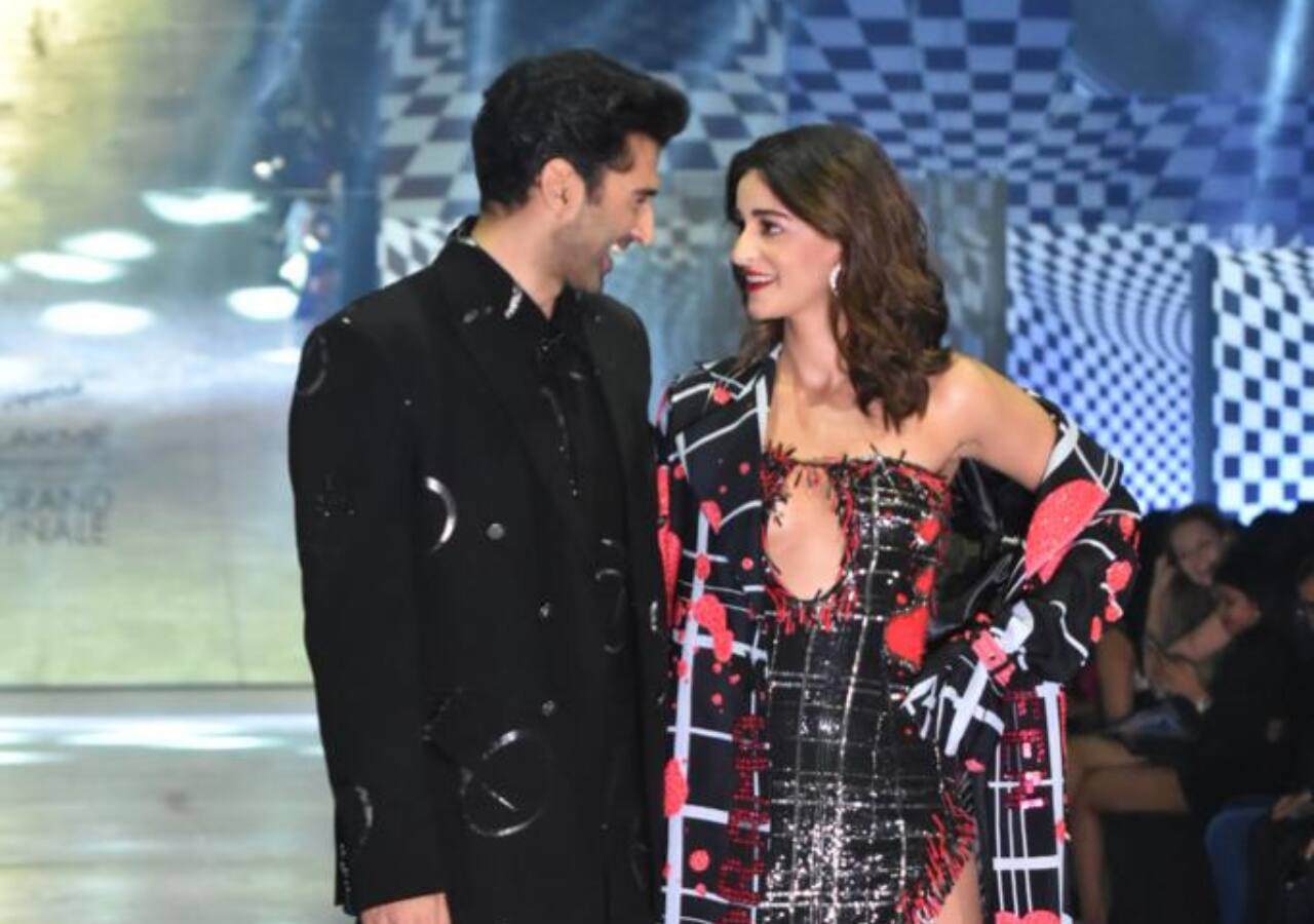 Aditya Roy Kapur-Ananya Panday put eyes on killer poses, couple's romantic photos went viral ...
