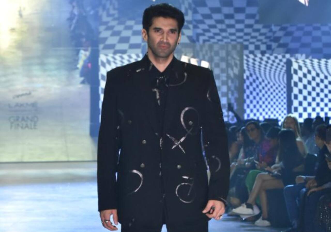Aditya Roy Kapur-Ananya Panday put eyes on killer poses, couple's ...