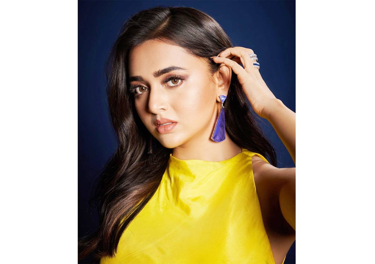 Tejasswi Prakash Drops Super Hot Pictures As She Flaunts Her Toned Legs In This Thigh High Slit
