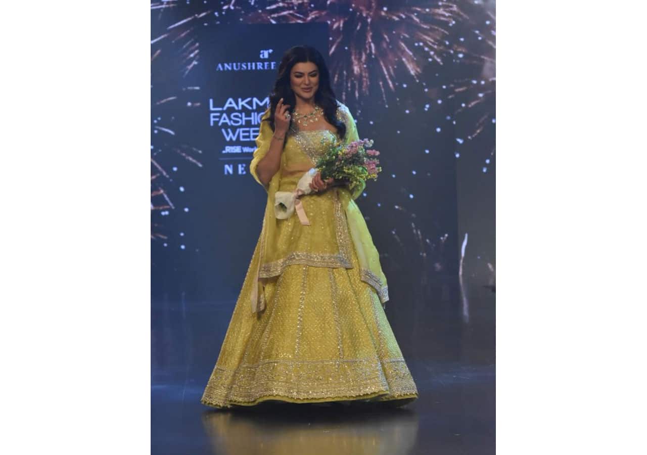 Sushmita Sen walks the ramp like a true diva