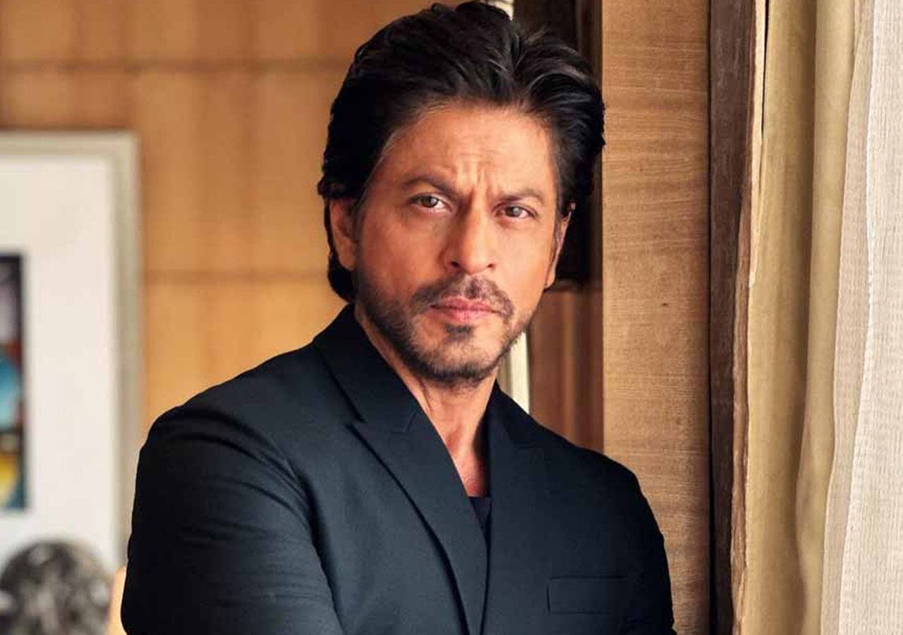 पढ़ाई-लिखाई में कपूर खानदान से काफी आगे है Shahrukh Khan का परिवार ...