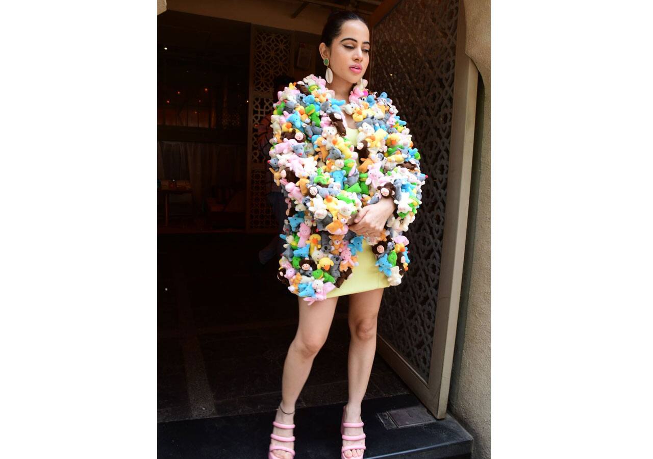 Urfi Javed wears a cute jacket made up of tiny colourful teddies; fans ...