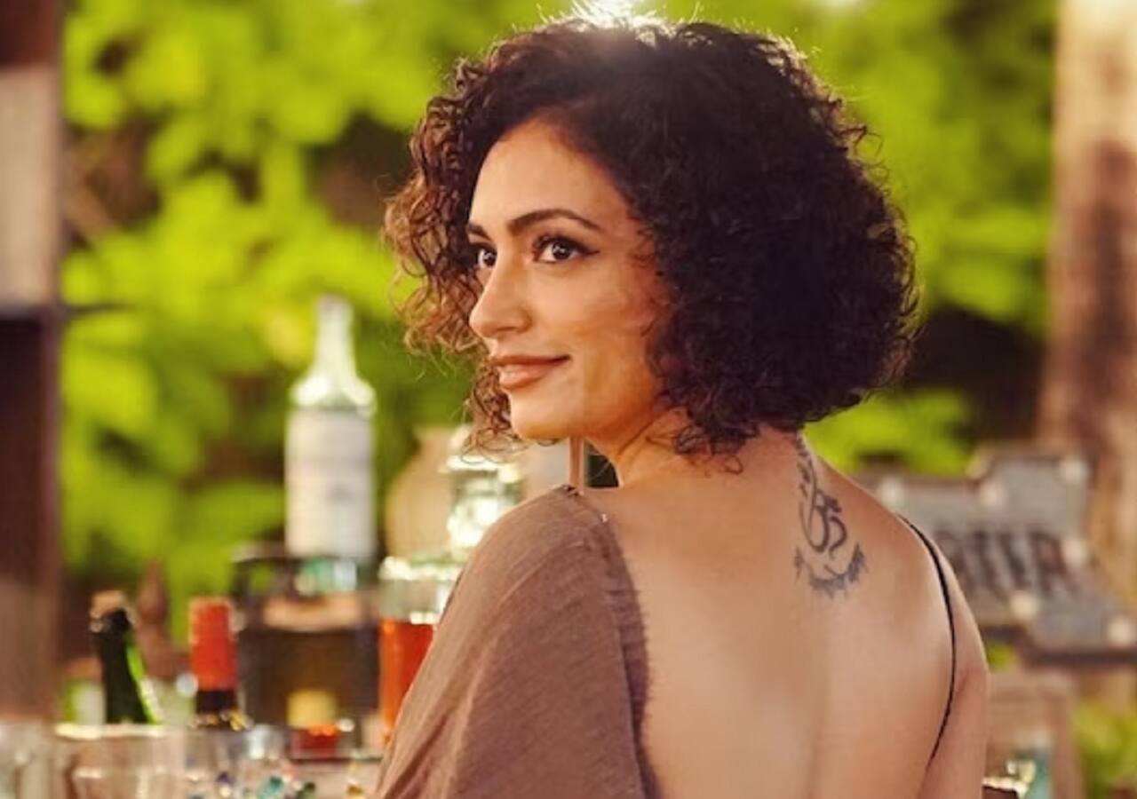 Vaibhavi Upadhyaya tried to exit from the window of the car; but couldn ...