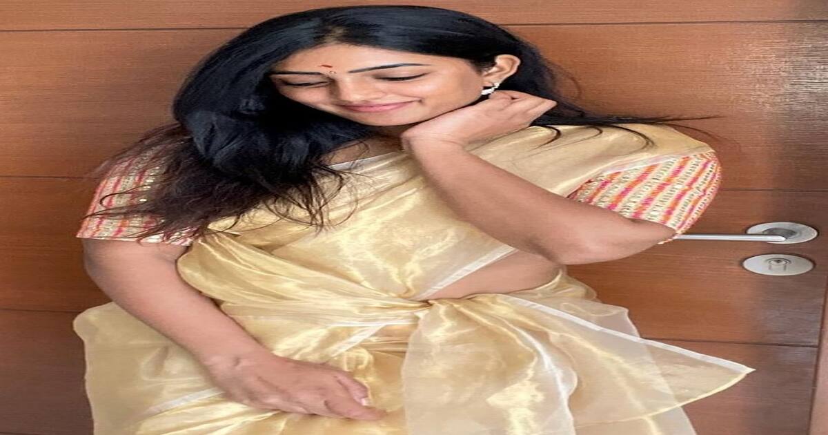 Eesha Rebba looks ethereal in a sari