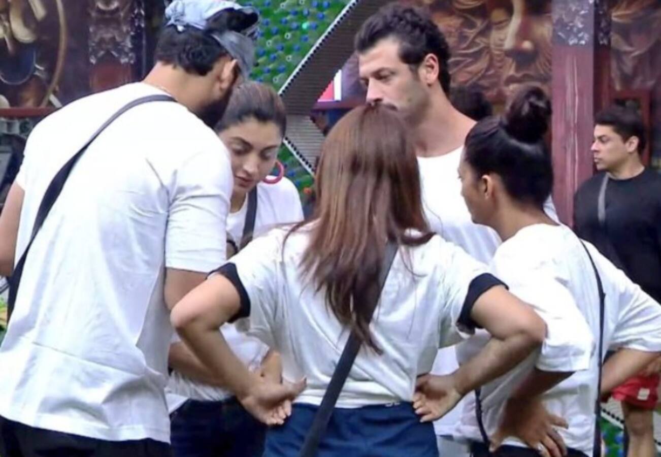 Bigg Boss Ott 2 Jad Hadid Asks Akanksha Puri The Colour Of Her