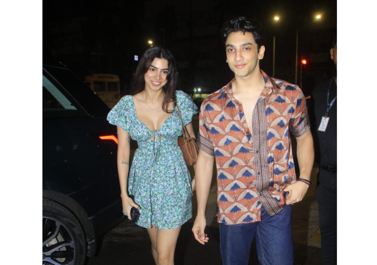 Suhana Khan dolls up in a short blue dress for The Archies co-star ...