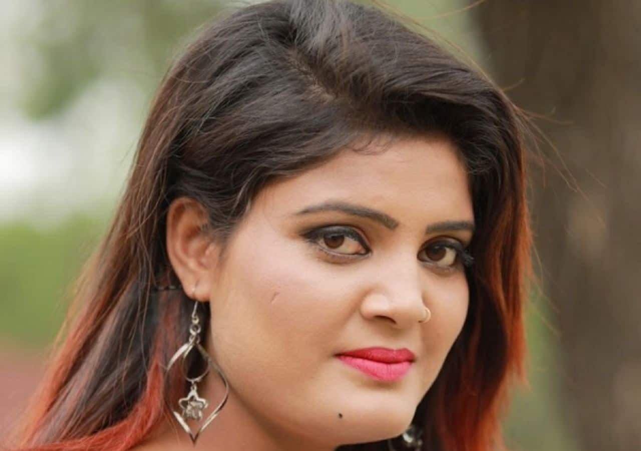 Bhojpuri singer Nisha Upadhyay injured in live show : भोजपुरी सिंगर निशा उपाध्याय को लाइव शो में ...