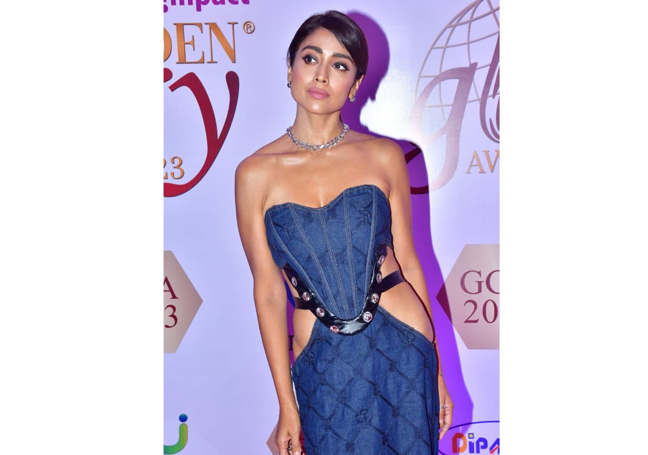 Shriya Saran oozes oomph in most glamorous dress at Golden Glory Awards 2023: दृश्यम स्टार ...
