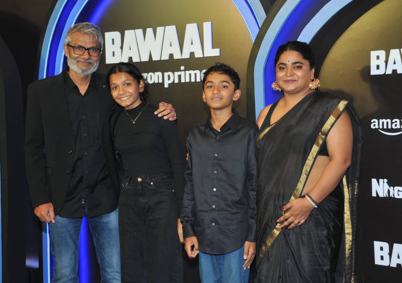 Bawaal Movie Screening: Varun Dhawan, Janhvi Kapoor steal limelight ...