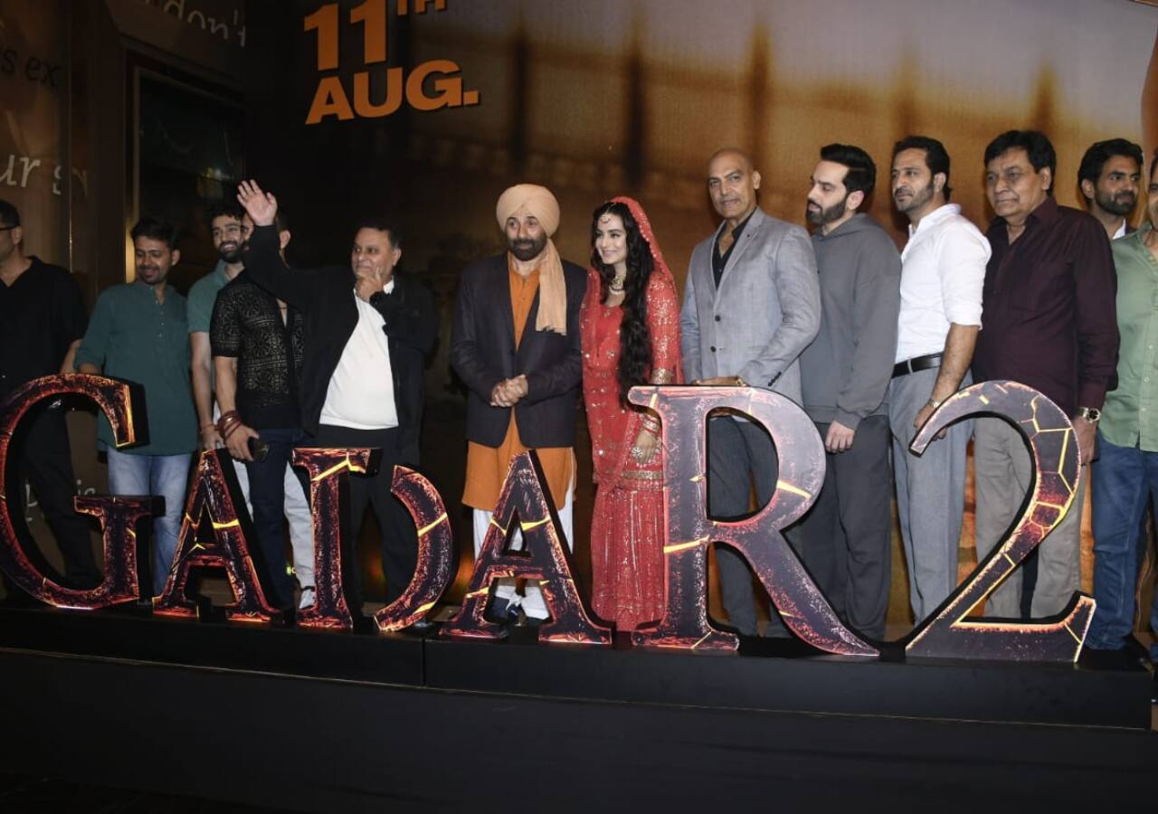 Gadar 2 Trailer launch event: Sunny Deol, Ameesha Patel make a smashing entry as Tara Singh and ...
