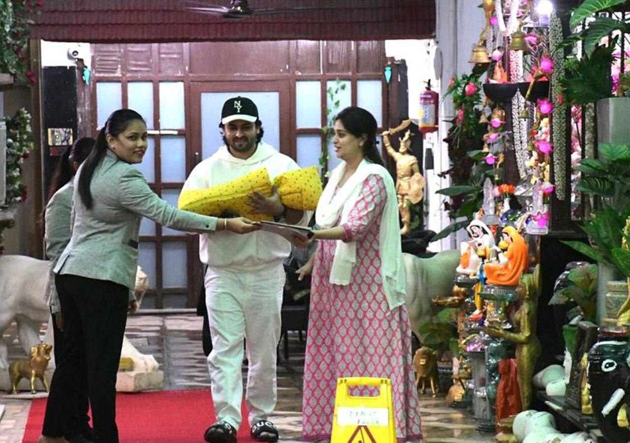 Shoaib Ibrahim, Dipika Kakar's newborn Ruhaan is tucked cozily in a ...