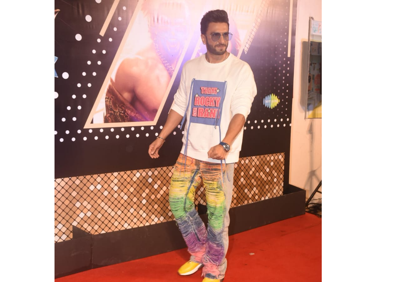 Rocky Aur Rani Kii Prem Kahaani Screening Ranbir Kapoor Alia Bhatt Wear Matching Sweatshirts