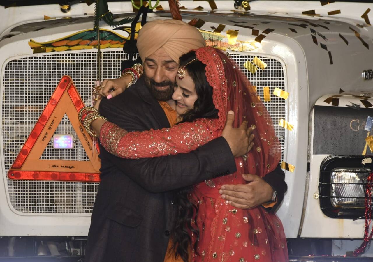 Gadar 2 Trailer launch event: Sunny Deol, Ameesha Patel make a smashing entry as Tara Singh and ...