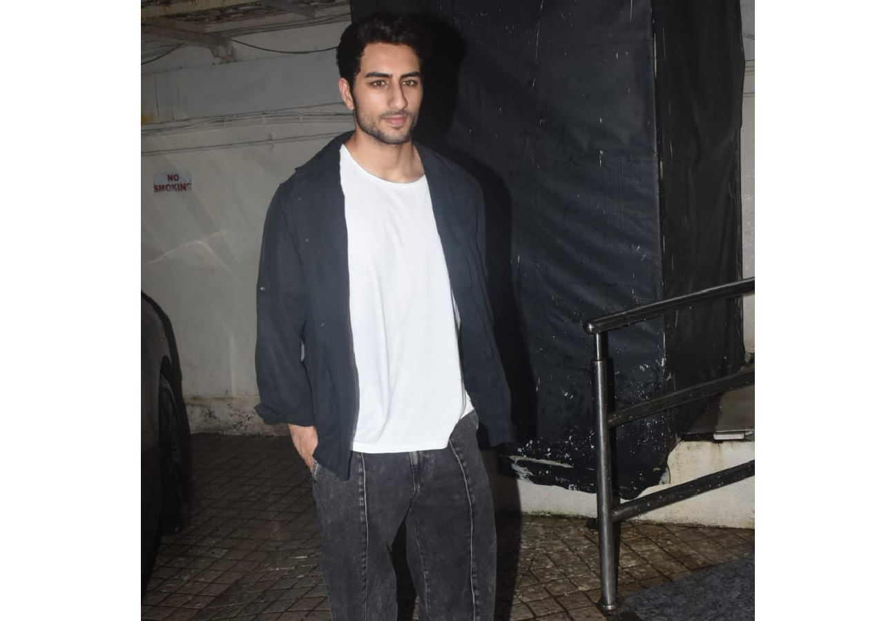 Ibrahim Ali Khan, Palak Tiwari caught on a movie date night, keep it ...