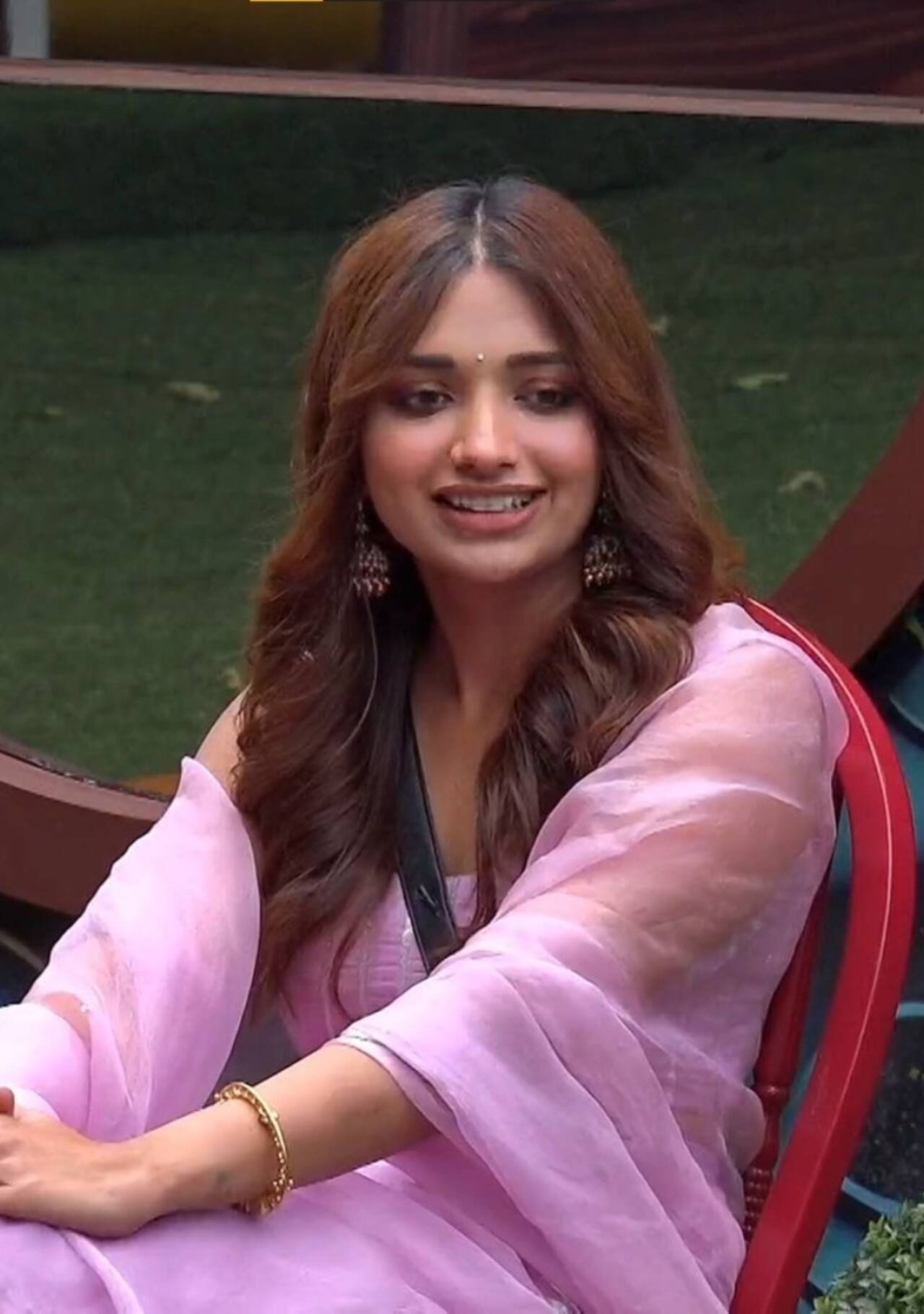 Bigg Boss OTT 2: Jiya Shankar dishes out Indian Disney princess vibe in classy lavender lehenga ...