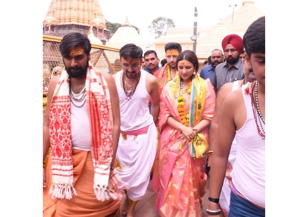 Parineeti Chopra, Raghav Chadha perform pooja at Mahakaleshwar temple ...