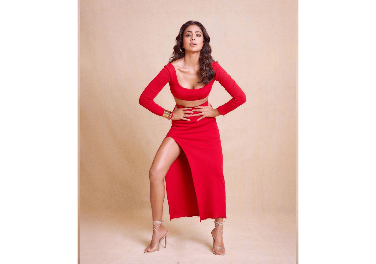 Drishyam star Shriya Saran sets internet ablaze in hot red coord set; flaunts well toned midriff ...
