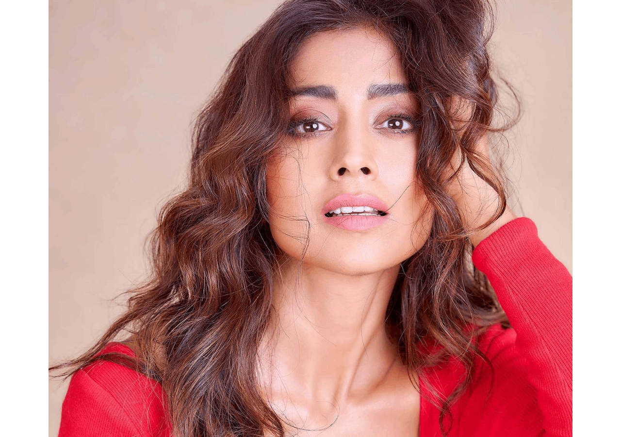 Drishyam star Shriya Saran sets internet ablaze in hot red coord set; flaunts well toned midriff ...