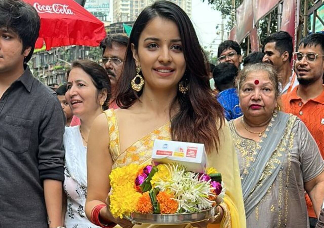 Mahima Makwana At Lalbaugcha Raja - महिमा मकवाना ने लालबाग चा राजा के ...