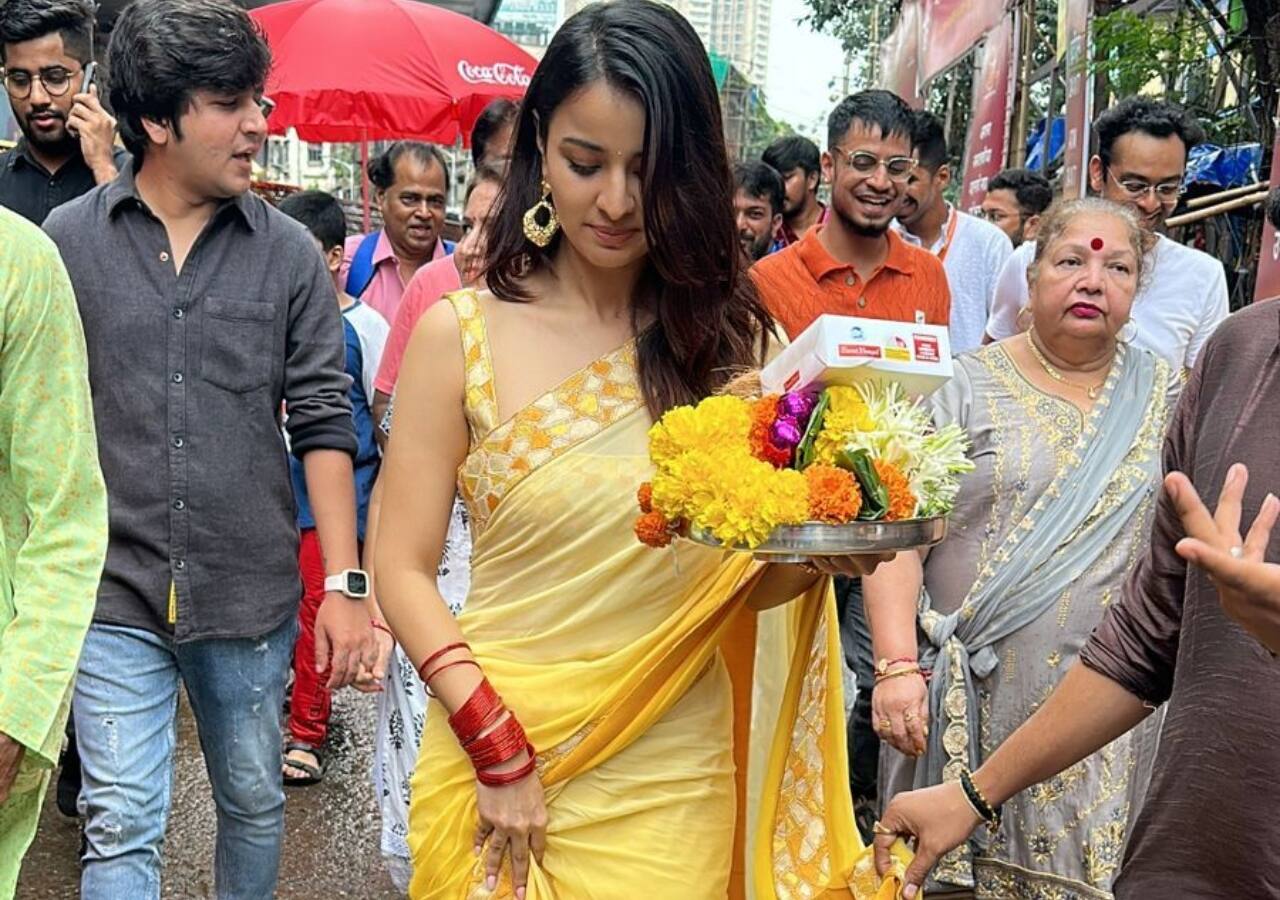 Mahima Makwana At Lalbaugcha Raja - महिमा मकवाना ने लालबाग चा राजा के ...