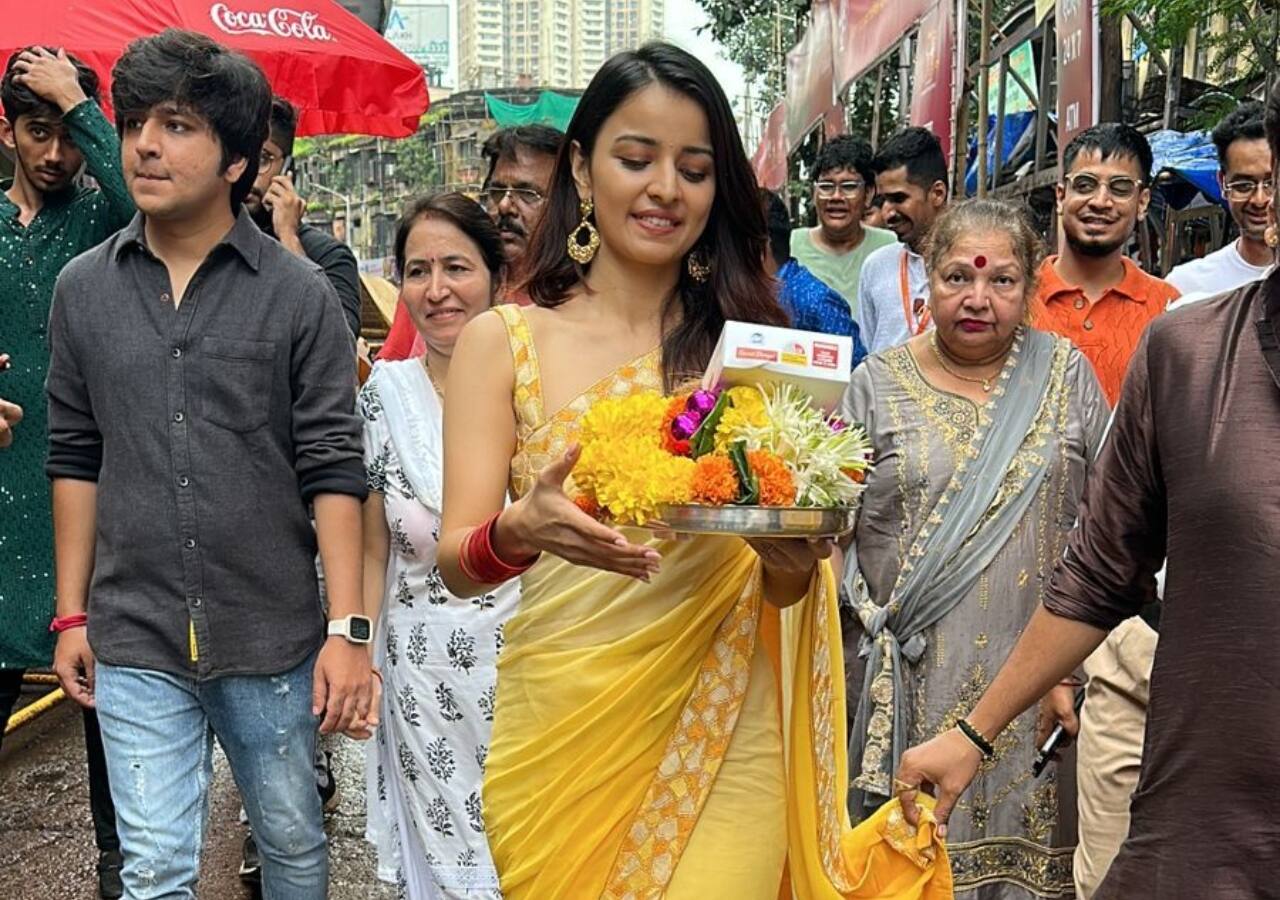 Mahima Makwana At Lalbaugcha Raja - महिमा मकवाना ने लालबाग चा राजा के ...