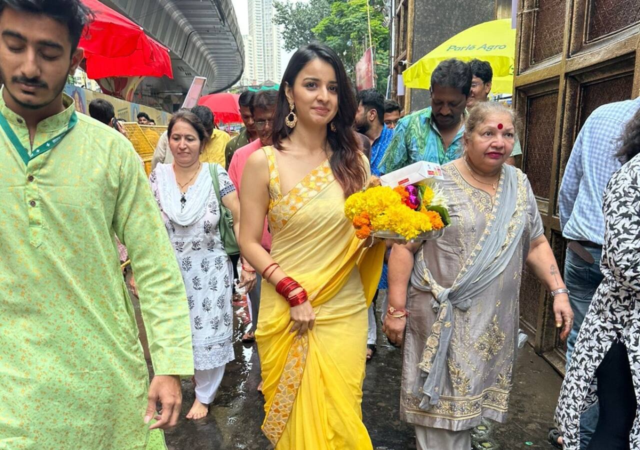 Mahima Makwana At Lalbaugcha Raja - महिमा मकवाना ने लालबाग चा राजा के ...