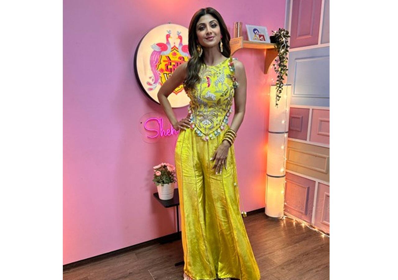 Shilpa Shetty And Shehnaaz Gill Photos Viral On Desi Vibes With ...