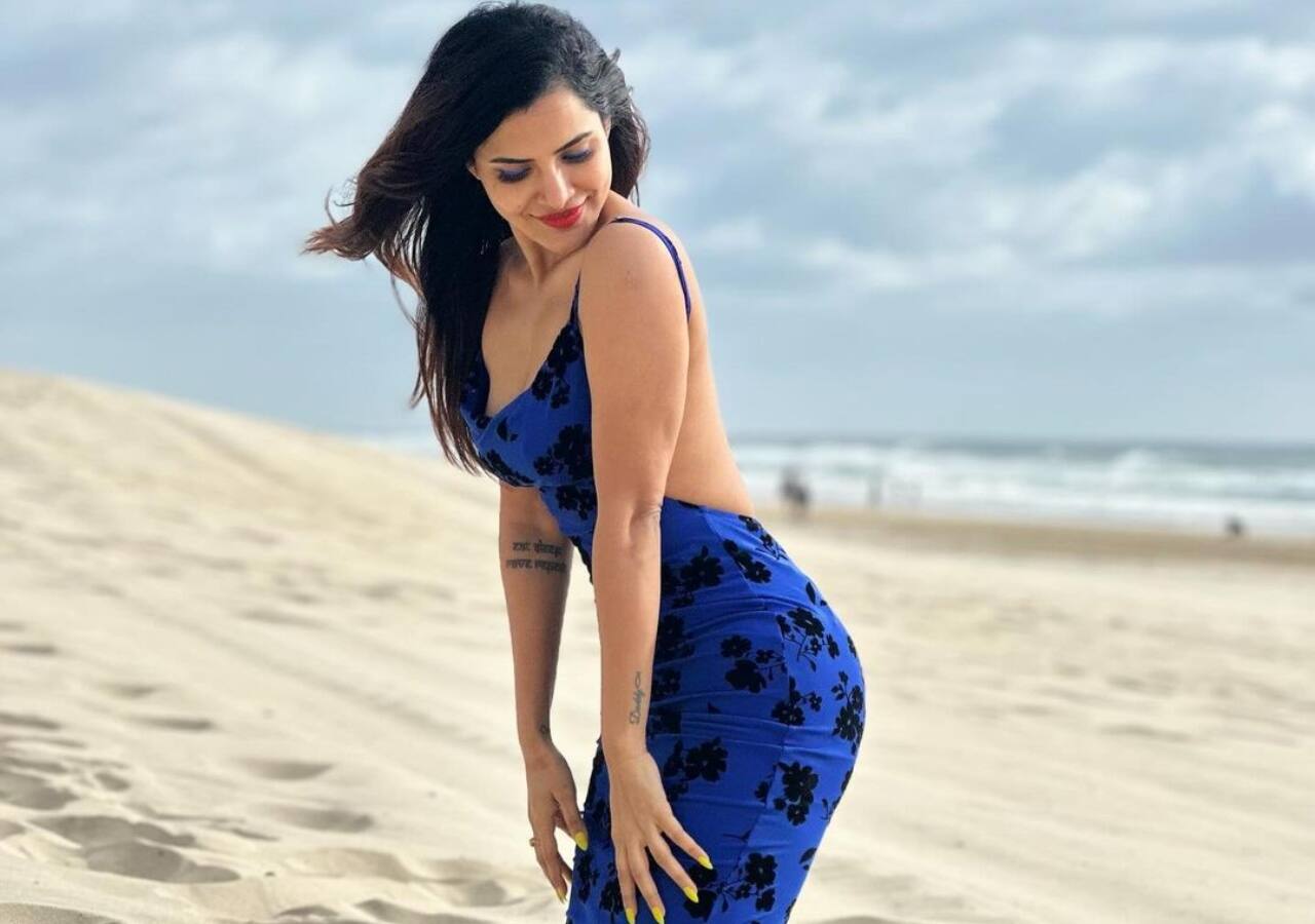 Ashu Reddy flaunts perfect figure at beach in backless dress: आशु रेड्डी ने बैकलेस ड्रेस में ...