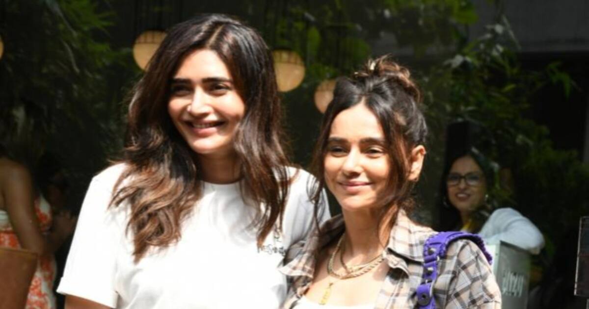 Shibani Dandekar or Karishma Tanna: Who nailed the casual look?