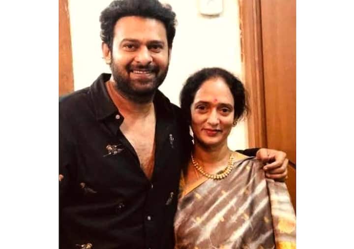 Prabhas' unseen pictures with his family that prove he holds his loved ...