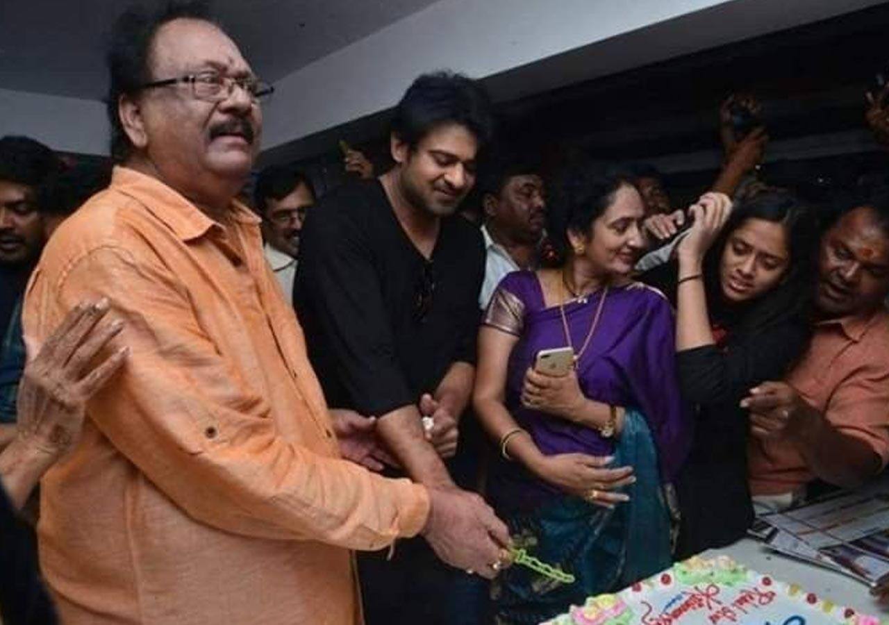 Prabhas' unseen pictures with his family that prove he holds his loved ...