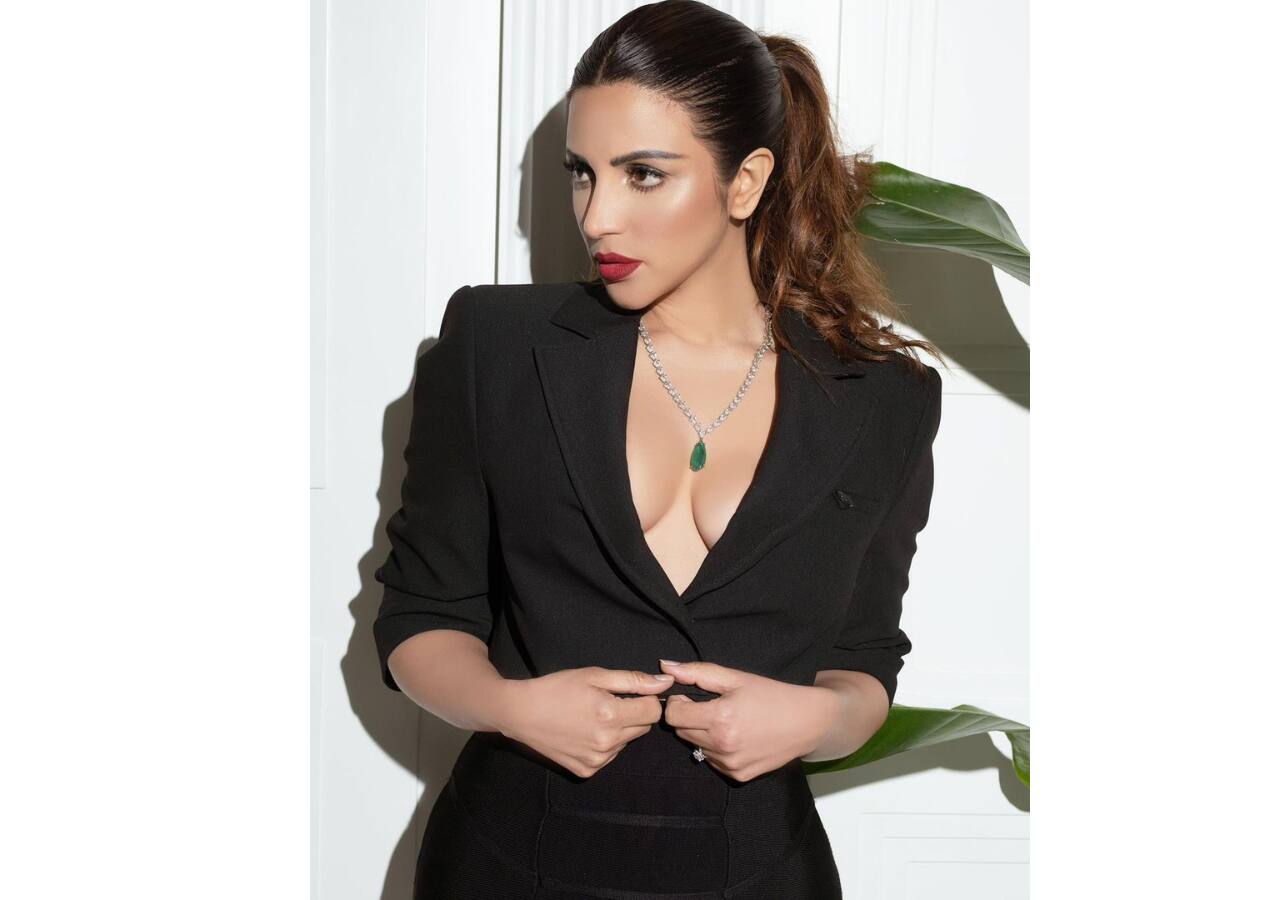 Shama Sikander flaunted her figure in topless photos, Fail Urfi Javed in Boldness 41 साल की उम्र ...