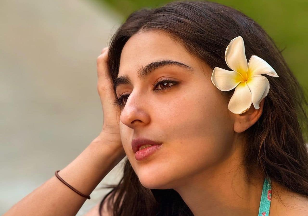 Sara Ali Khan flaunts her toned abs and legs in a blue bikini; sets ...